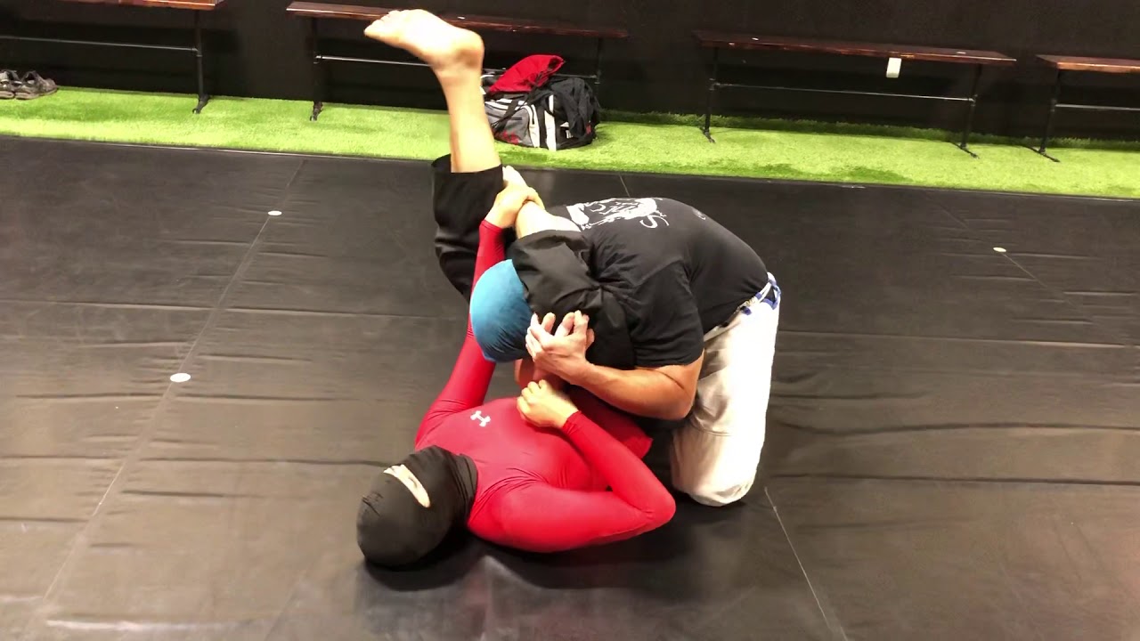 Triangle Escape to ankle lock - YouTube