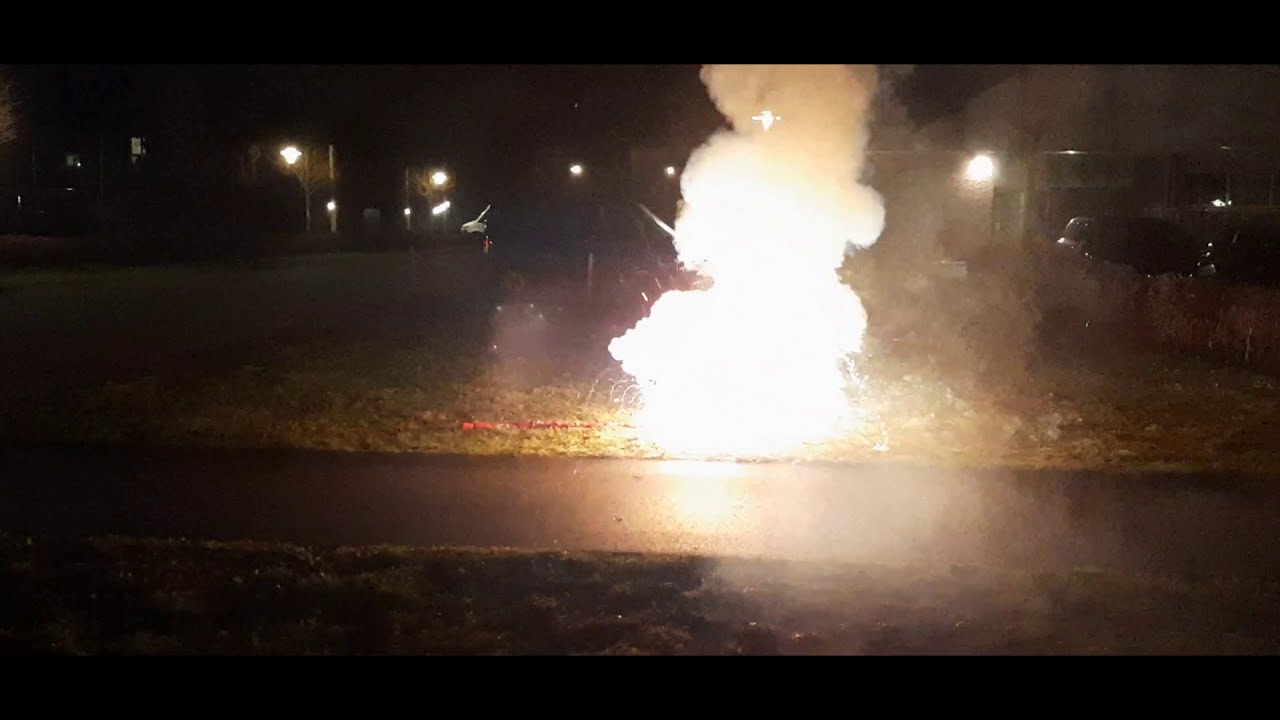 [Cat. 1 Vuurwerk Lidl] 2 meter knetterlint, 240 stuks [Oud&nieuw 2020/ ...