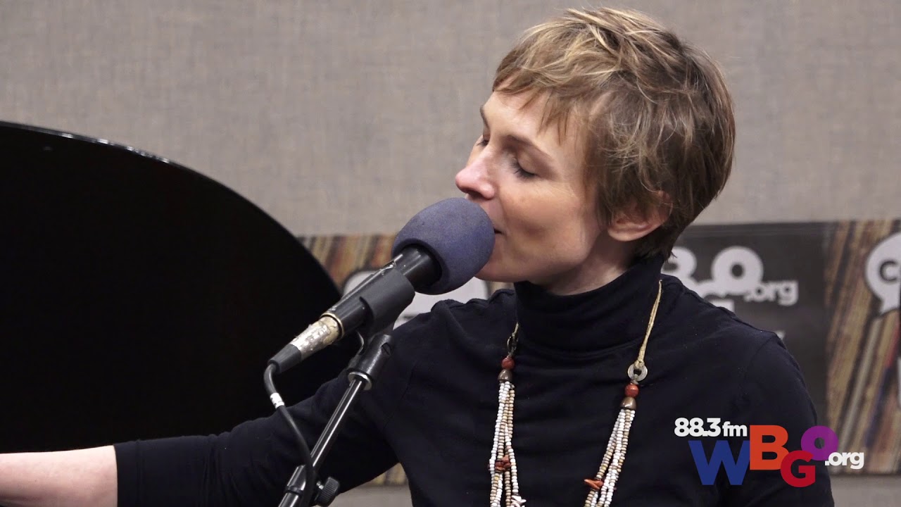 Kat Edmonson "How's About It Baby" live on Singers Unlimited - YouTube