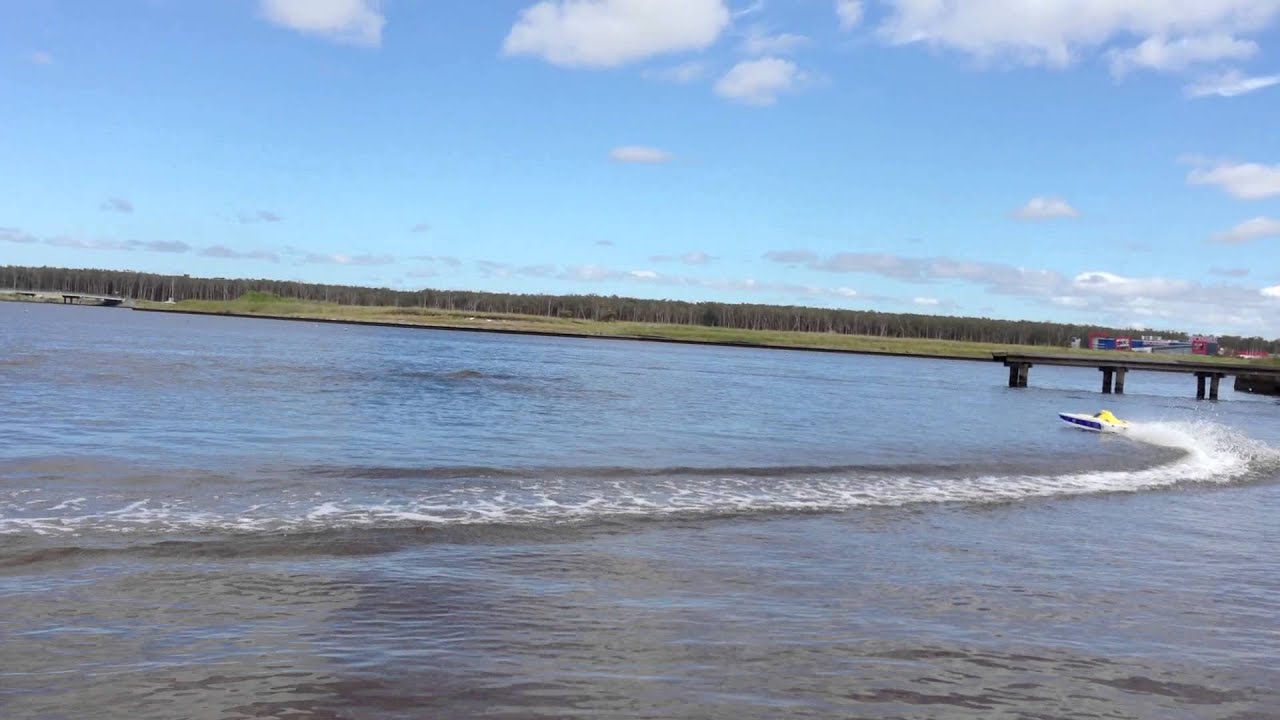 Arrow Shark RC Boat - YouTube