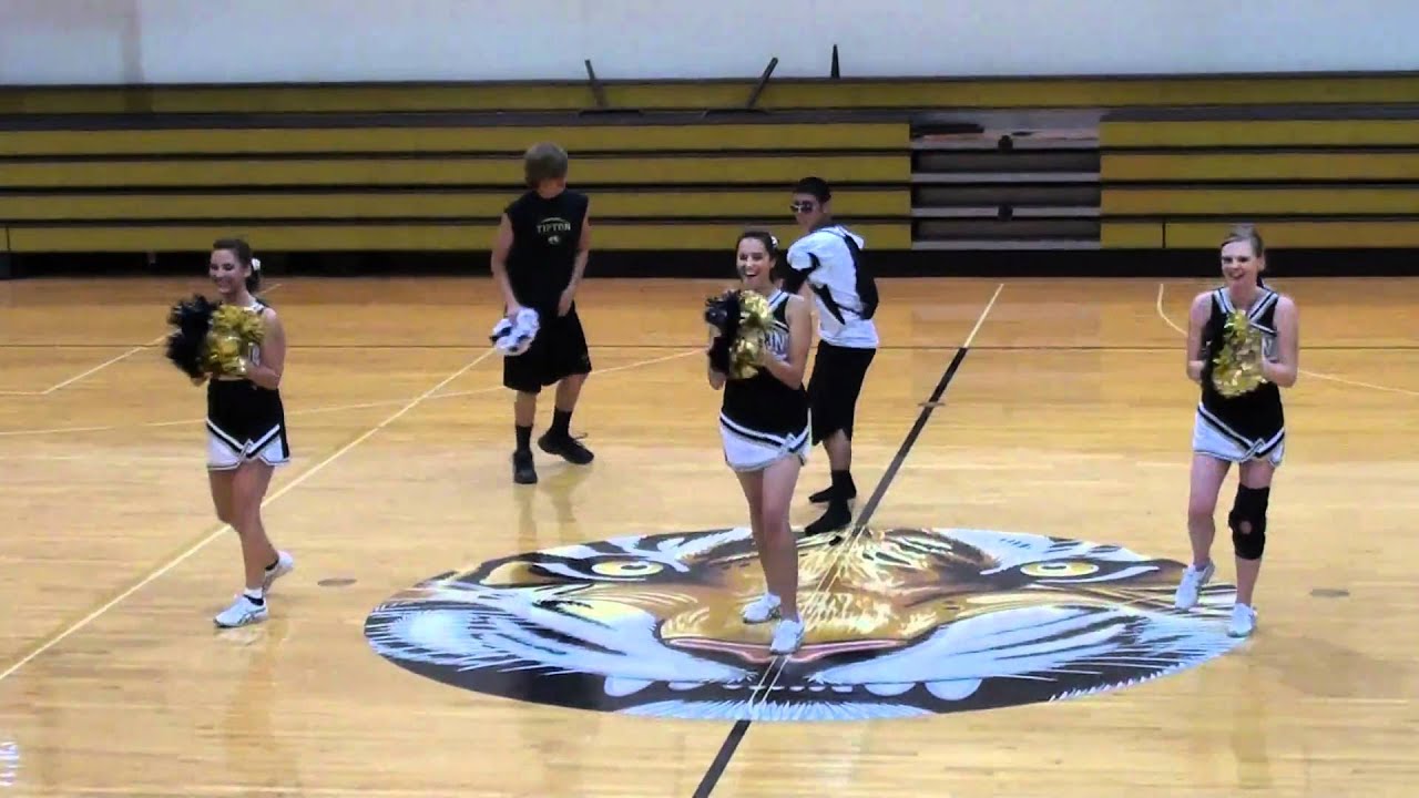 Tipton Tiger New Cheerleaders - YouTube