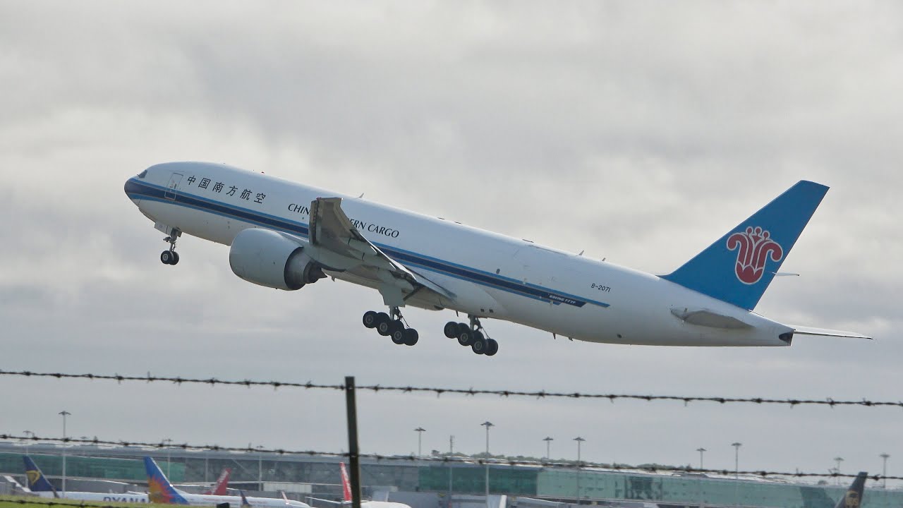 London Stansted Airport plane spotting | Runway 04 Departures and ...