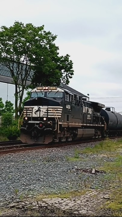 NS 4458 Leads Tanker Train Beautiful K5LA - YouTube