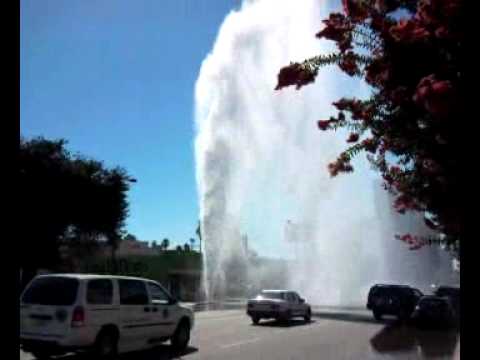 Broken Fire Hydrant Explosion on Ventura Blvd in Encino - YouTube