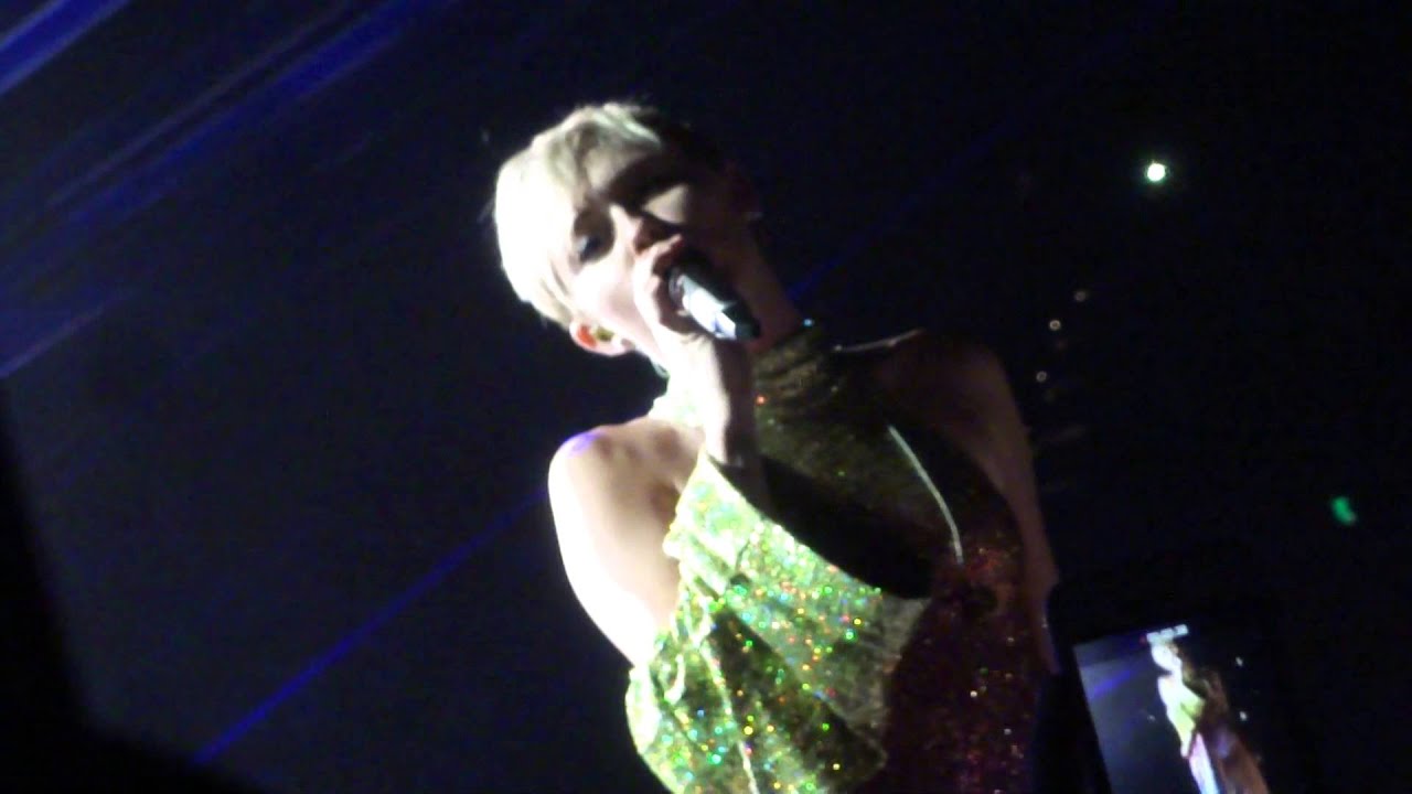 Wrecking Ball (LIVE MELBOURNE) - Miley Cyrus - YouTube