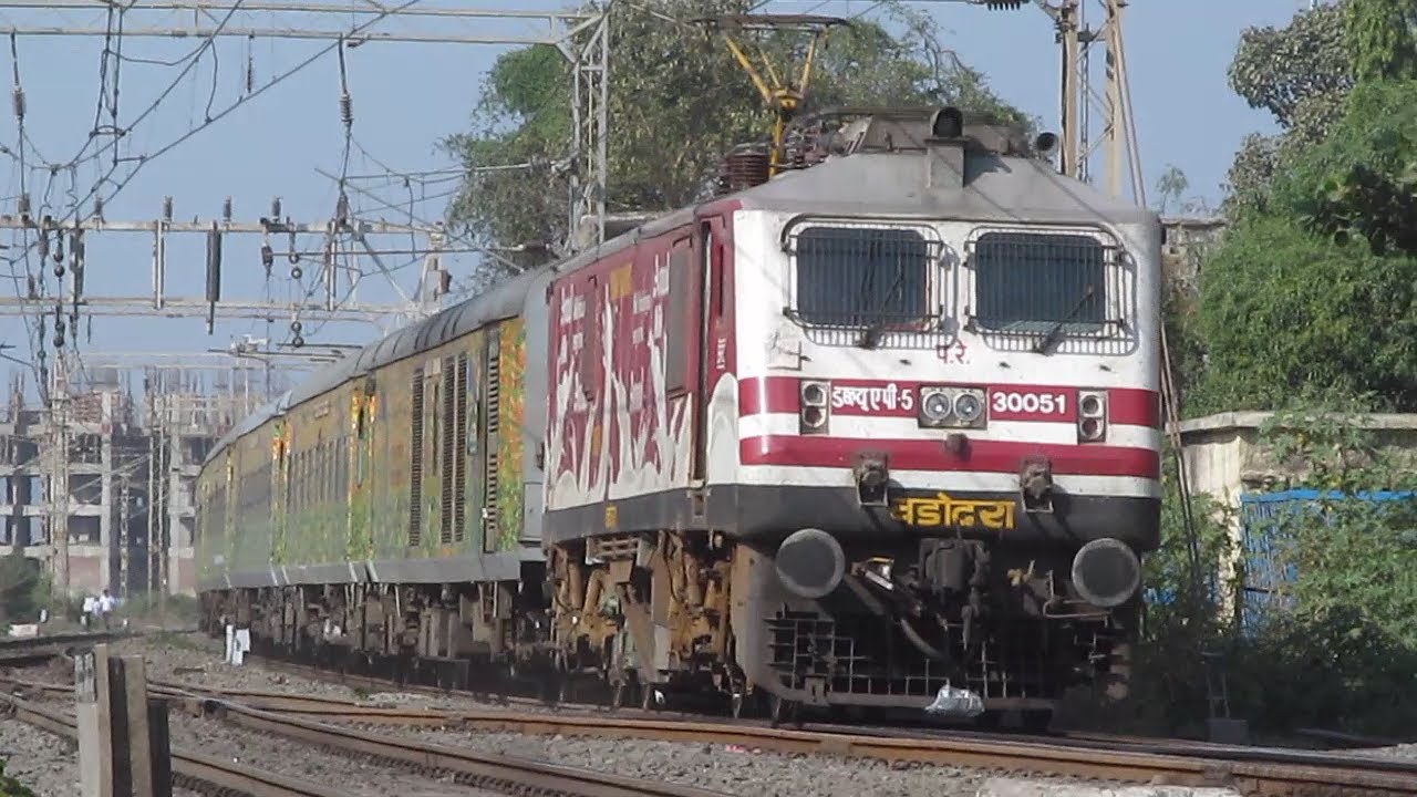 Powerfull Acceleration and pickup by "AMUL" WAP5 with NDLS Duronto ...