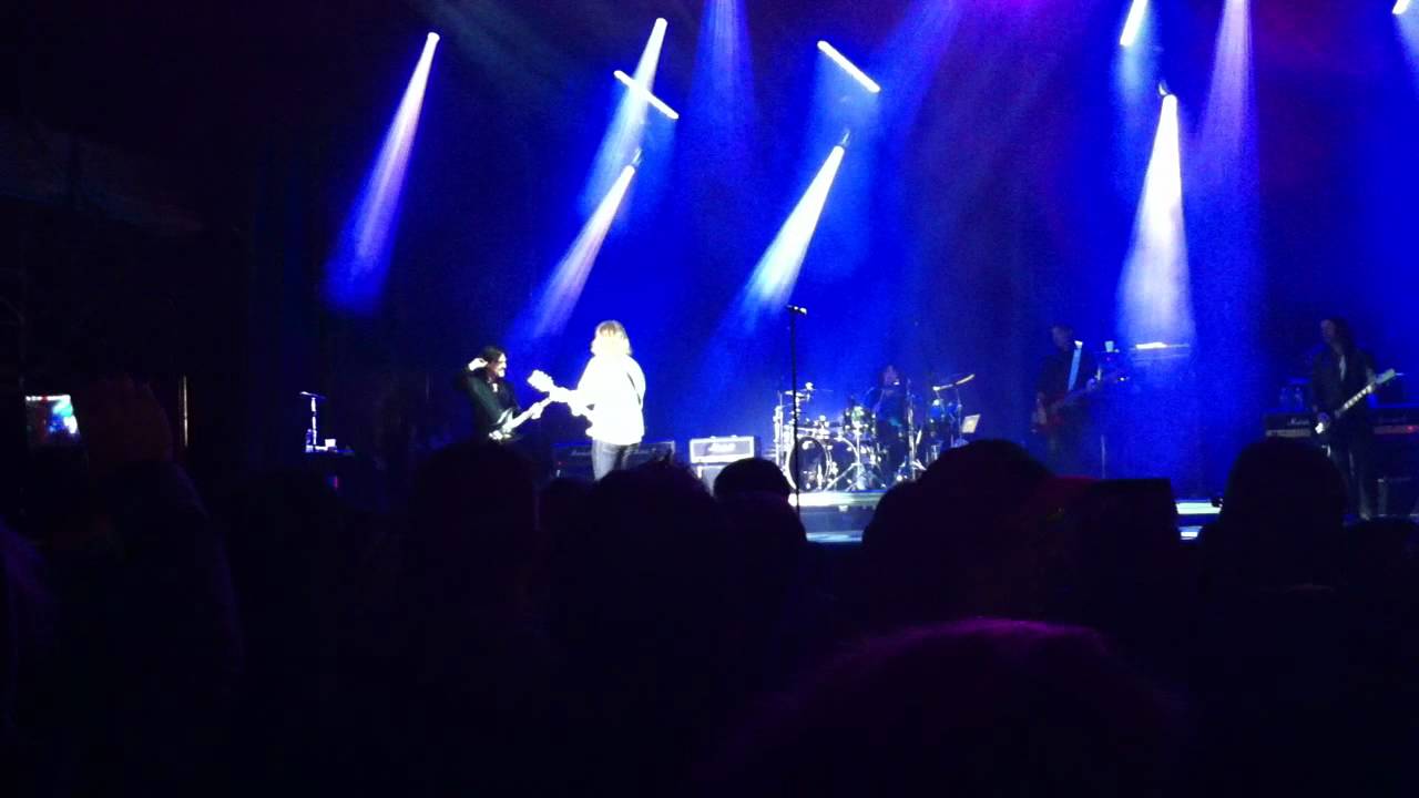 Collective Soul - Hollywood (w/ Cover Medley) 9/16/11 live - YouTube