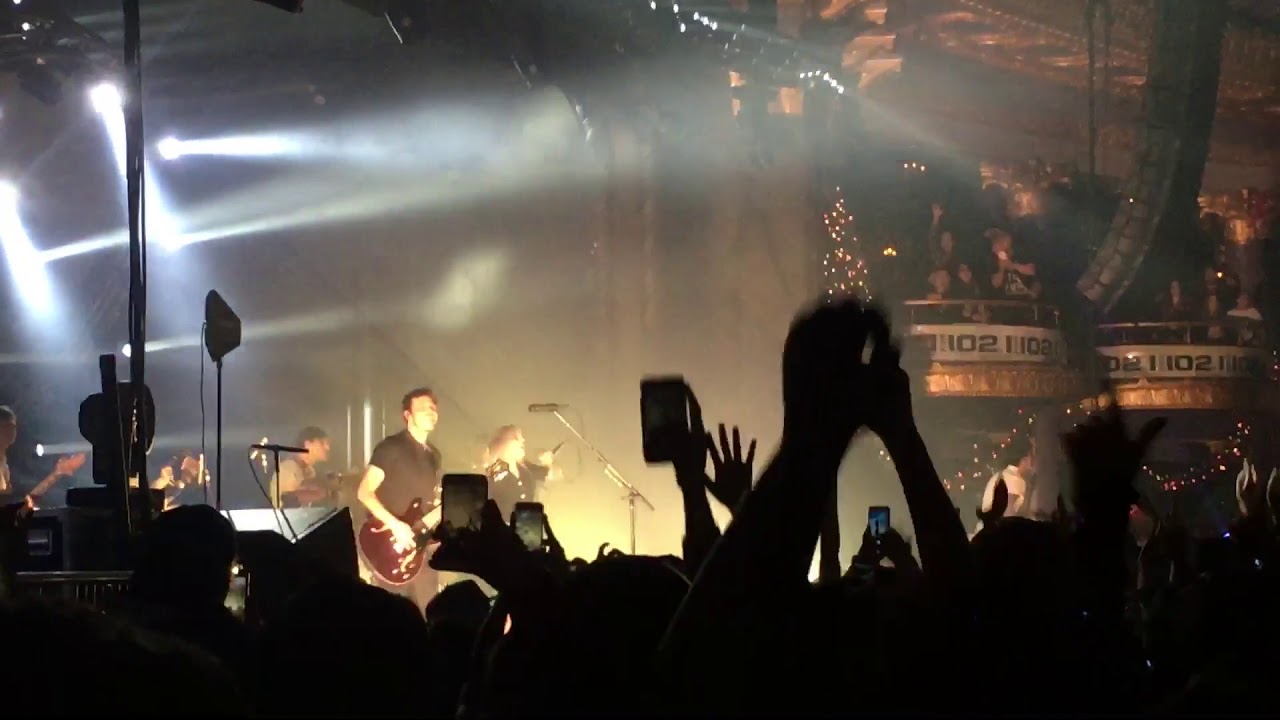 “That’s What You Get” -Paramore [LIVE in Milwaukee, WI 12.1.2017] - YouTube