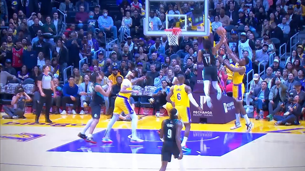 Shaedon Sharpe throws down epic put back dunk and Russell Westbrook ...