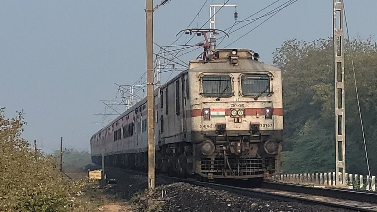 Valsad WAP-7 With Hisar Bandra Terminus SF Express Heading To Vadodara ...