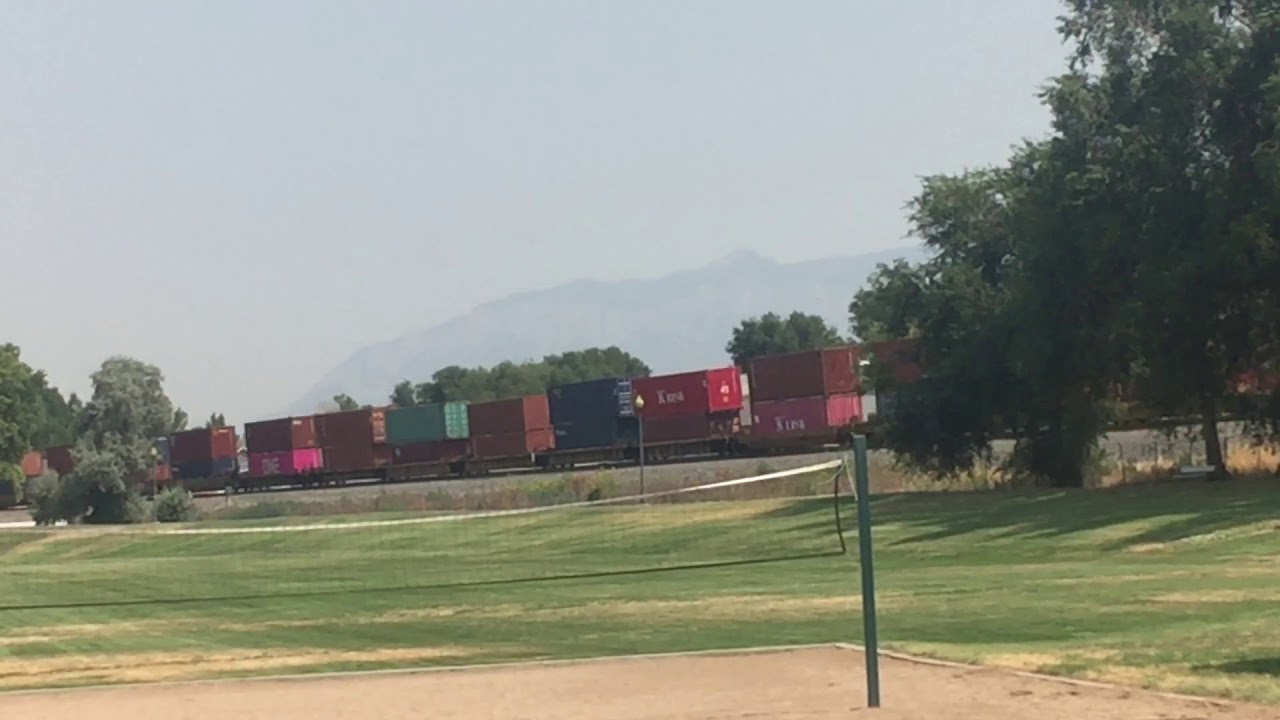 Intermodal train highballing Clinton Utah - YouTube