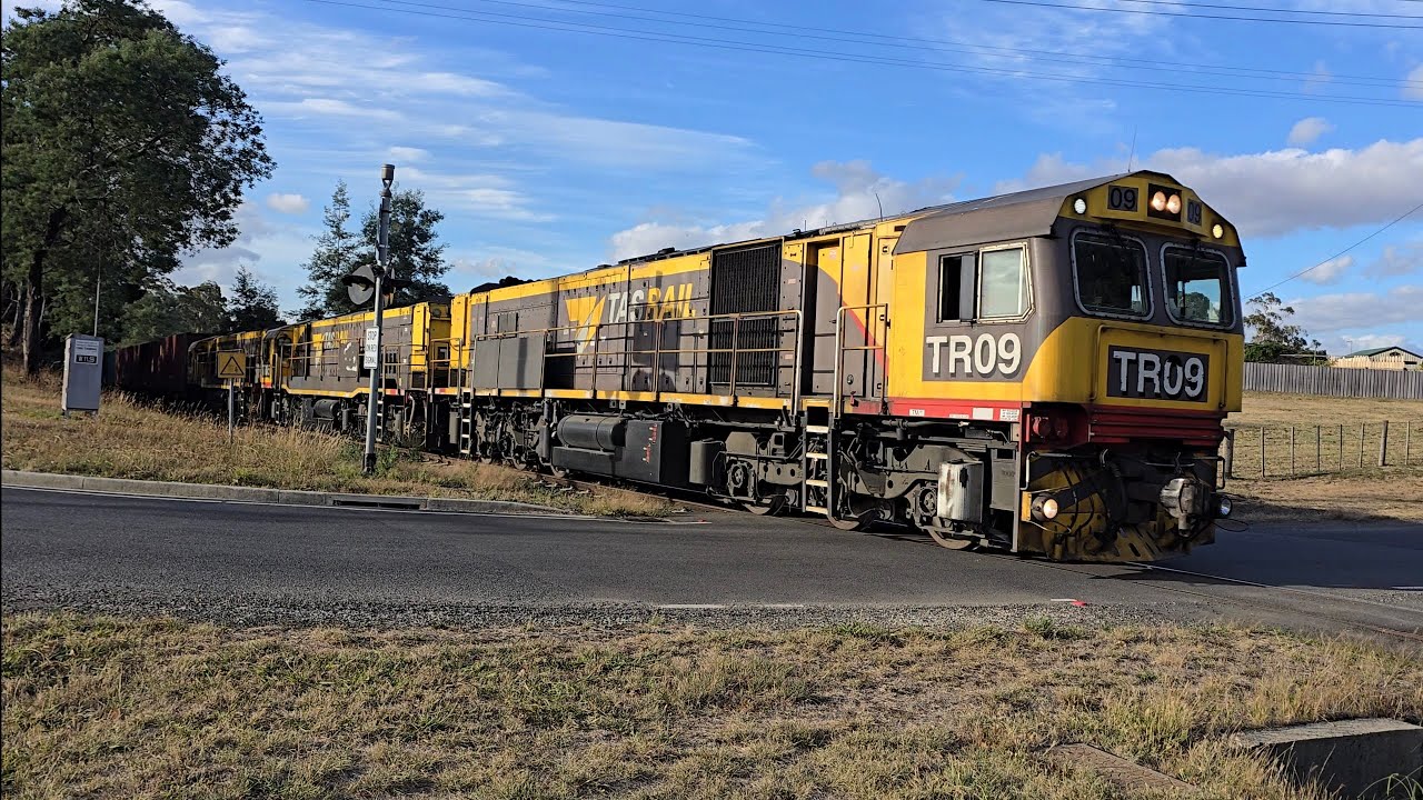 TasRail TR09 TR05 TR14 #33 train crossing Relbia Road - YouTube