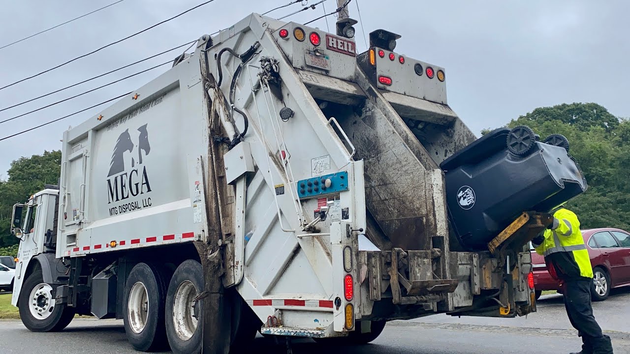 MEGA’s Only Split Body Garbage Truck Packing Trash - YouTube