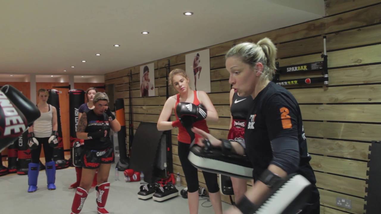 Women's Kickboxing and fitness classes at Fit2box gym - YouTube