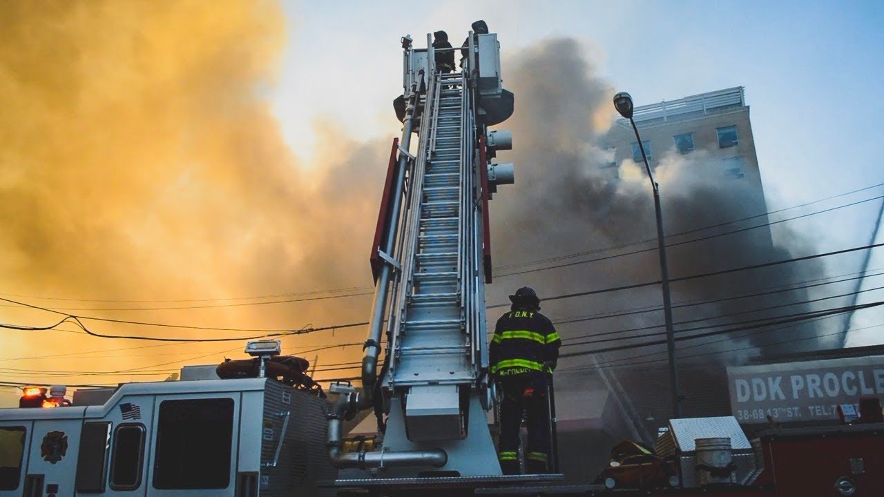 FDNY Battles 5 Alarm Commercial Fire in Long Island City, Queens - YouTube