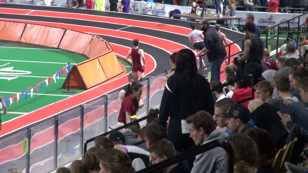 Gavin Schurr Q's for Boys 200m at the 2019 Simplot Games - YouTube