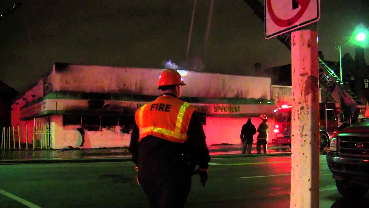 MrSan44Man @ Dollar Store Fire On Dexter & Elmhurst In Detroit - YouTube