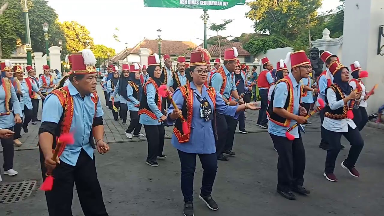 Tarian Badui dari Yogyakarta, warisan budaya tak benda - YouTube