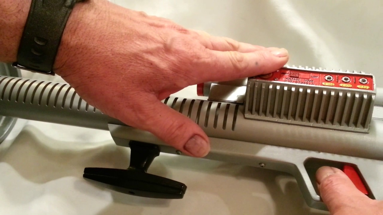 Lost In Space 2nd Season Laser Rifle Working Prop - SFX - YouTube