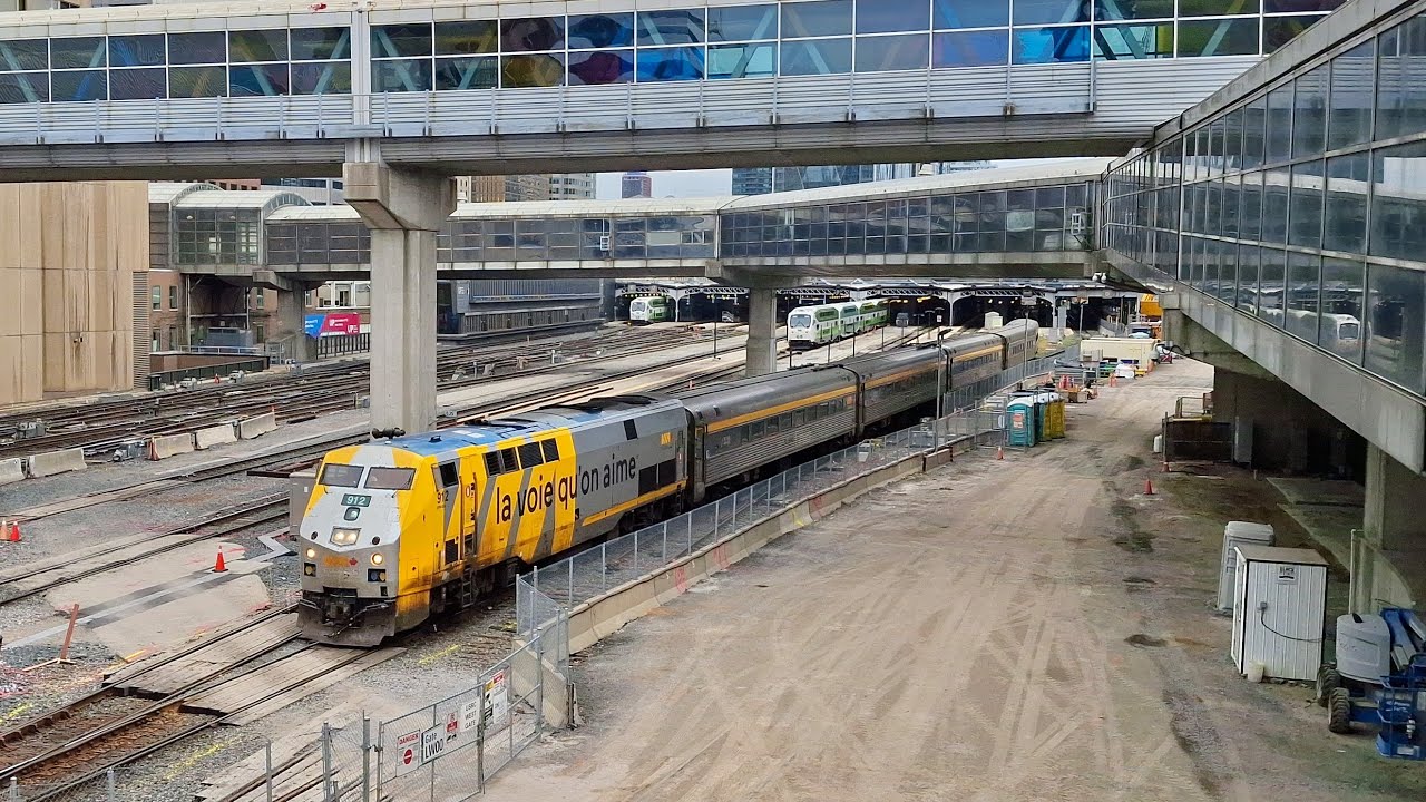 20 Trains! Metrolinx GO Transit, UP Express and VIA Rail at Toronto's ...