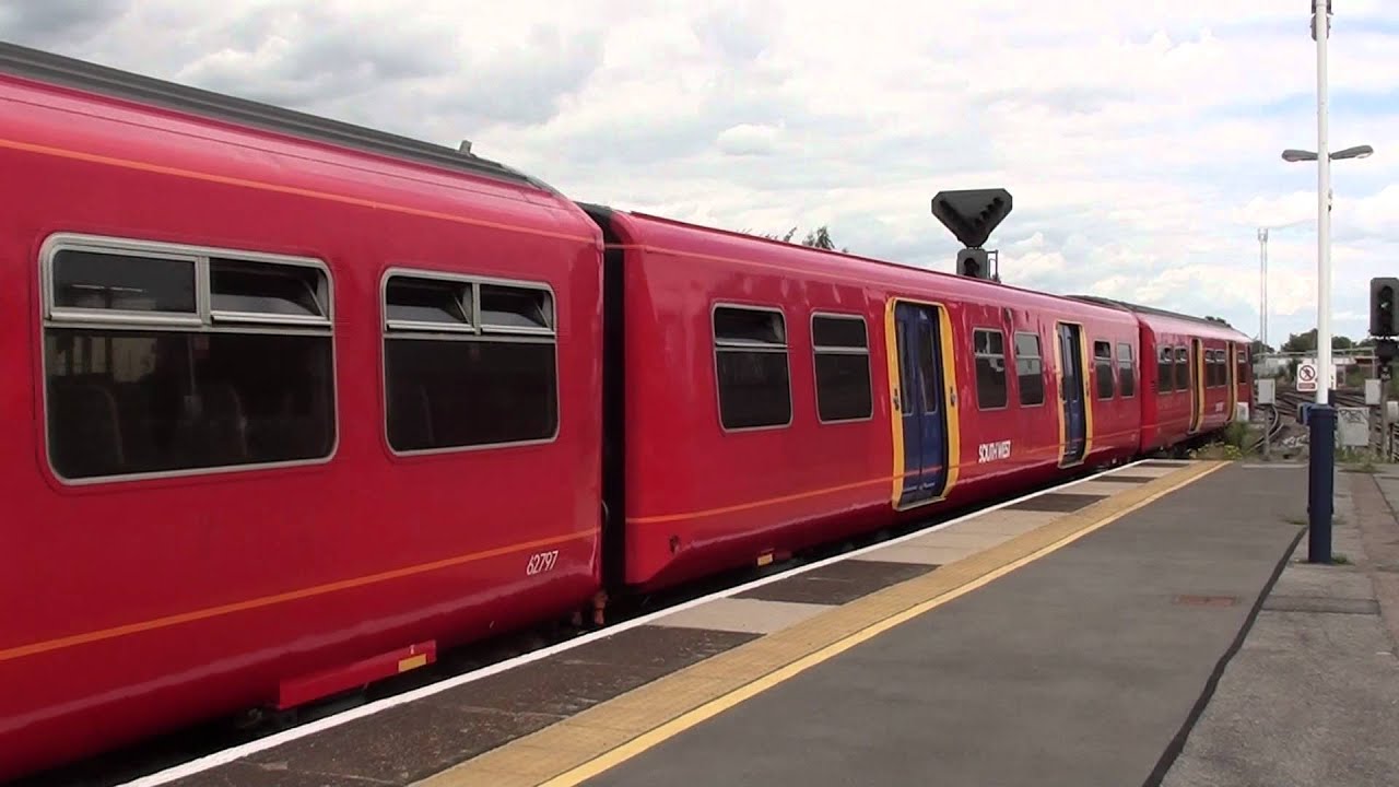 (HD) District Line D Stock and South West Trains Class 455 departure ...