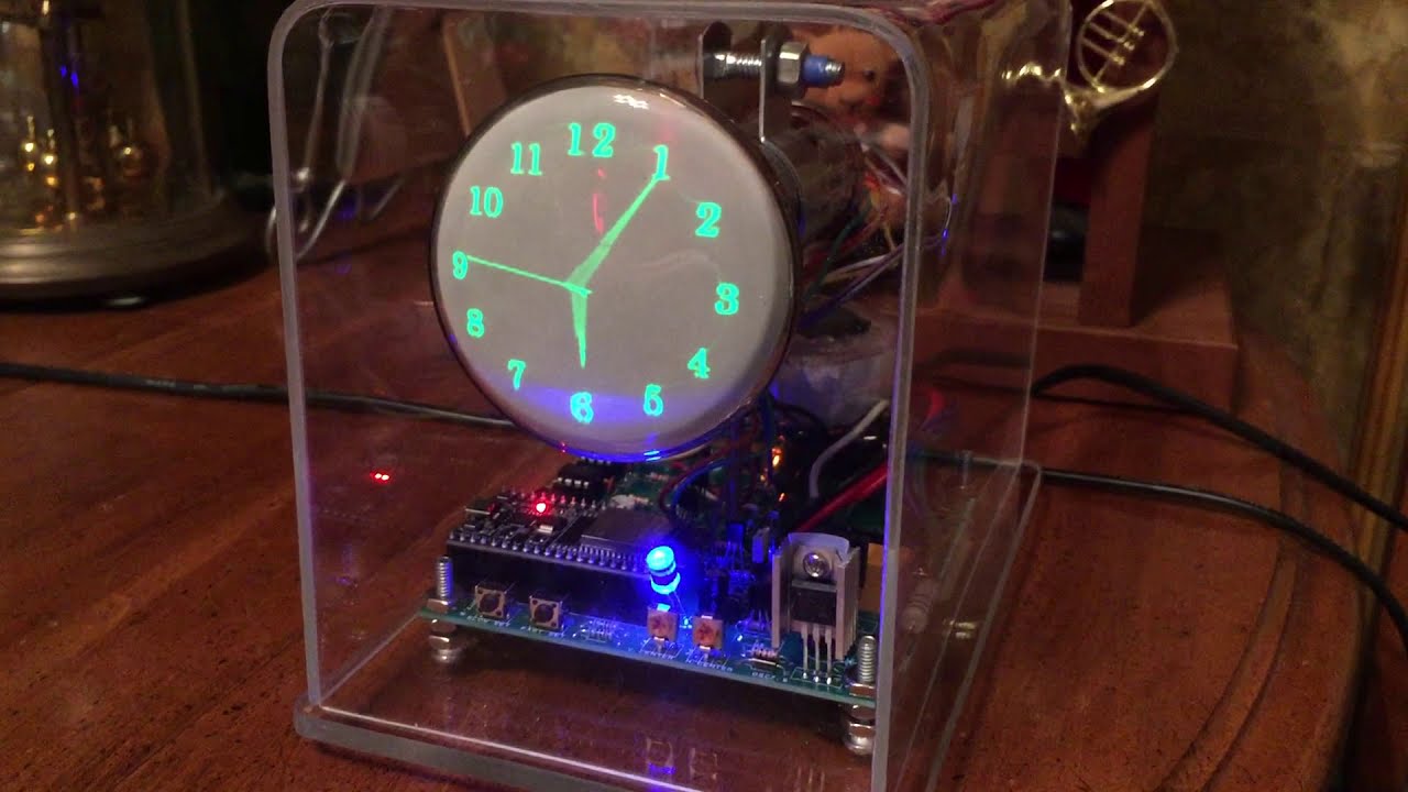 Oscilloscope clock OSC7.0 on DG7-6 CRT - YouTube