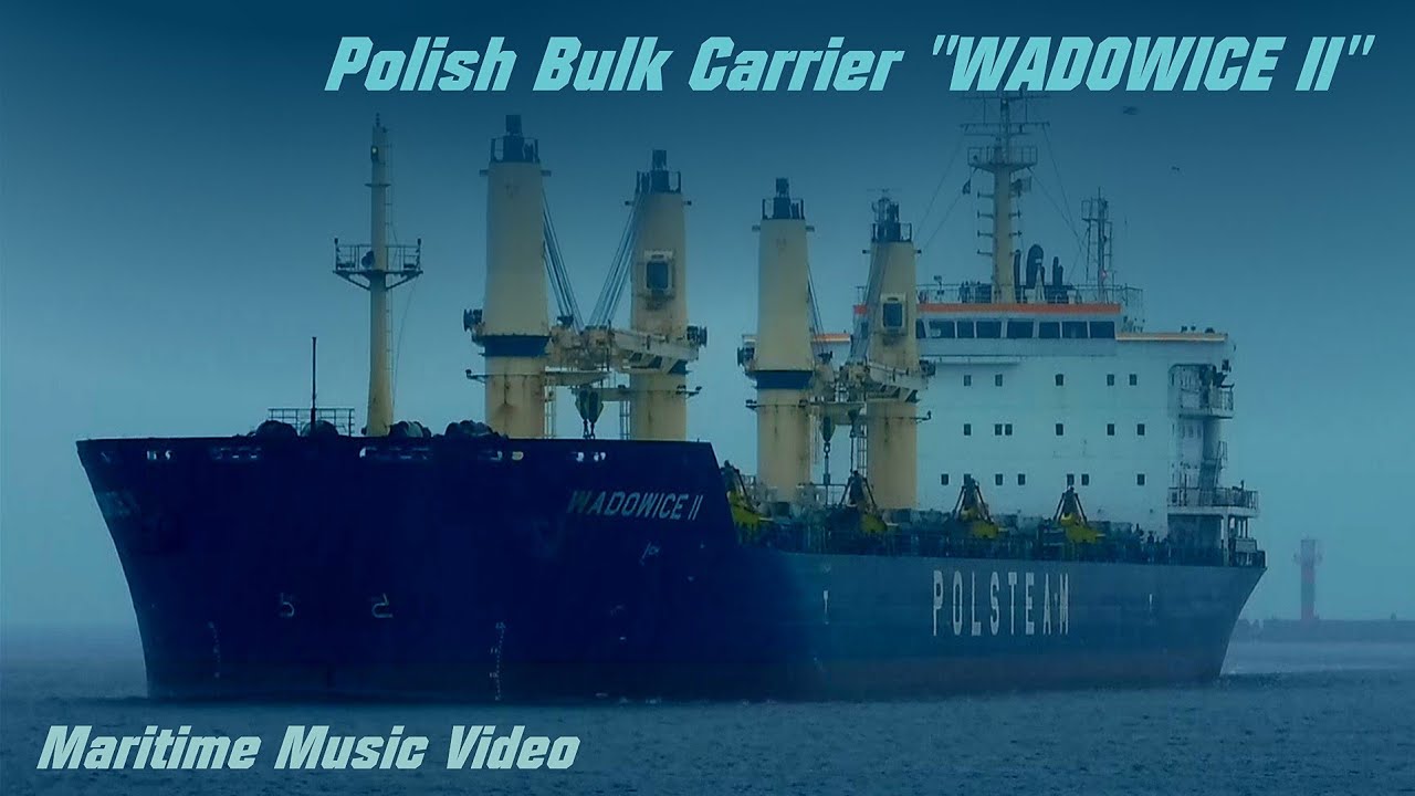 Polski masowiec (Polsteam) "WADOWICE II" wchodzi do świnoujskiego portu ...