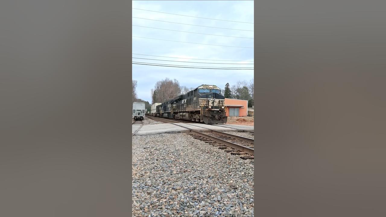 Very Late Aggressive TRIO "Blasting into downtown" Norfolk Southern #8067 - #27a @rider22 - YouTube