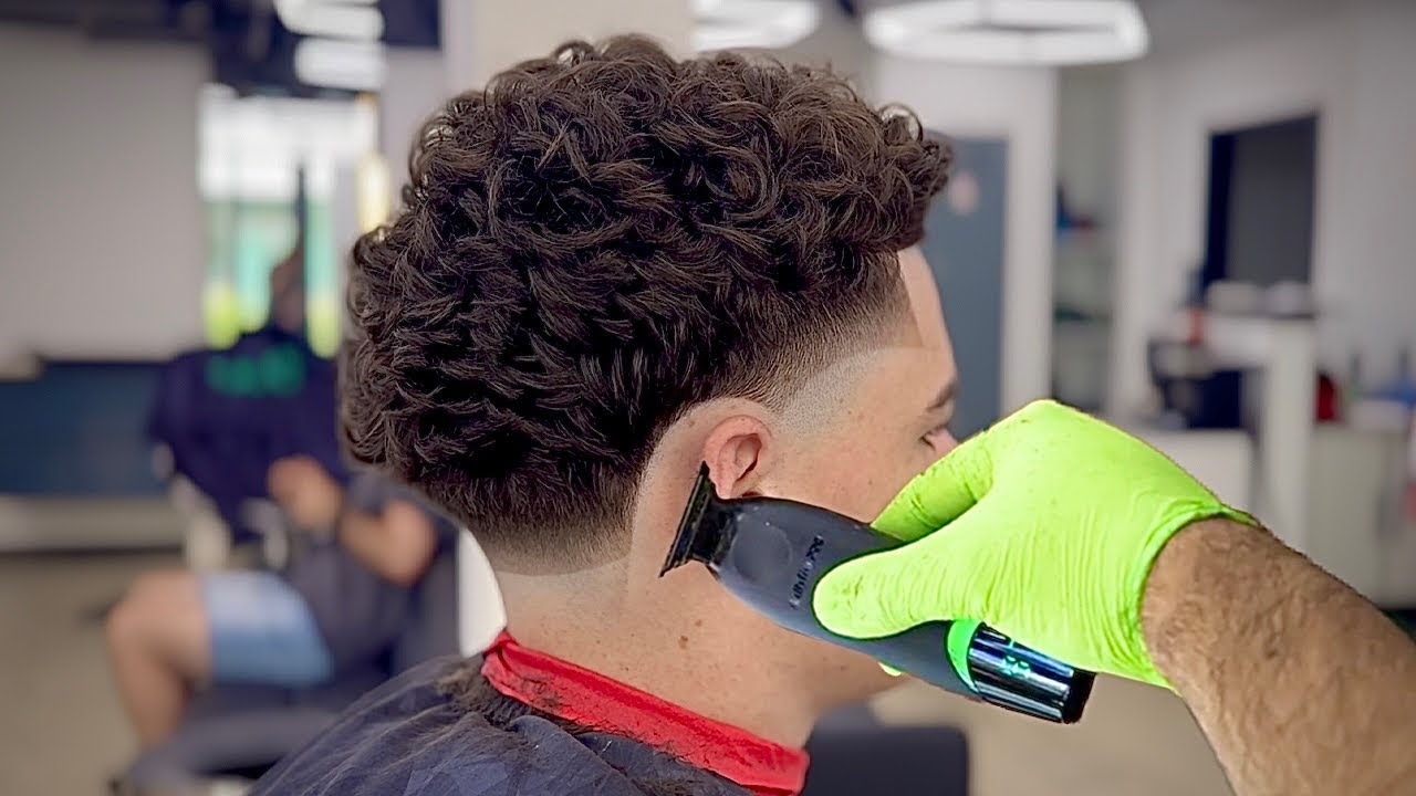 How To Do a CRISPY TAPER And Shape Up CURLS - YouTube