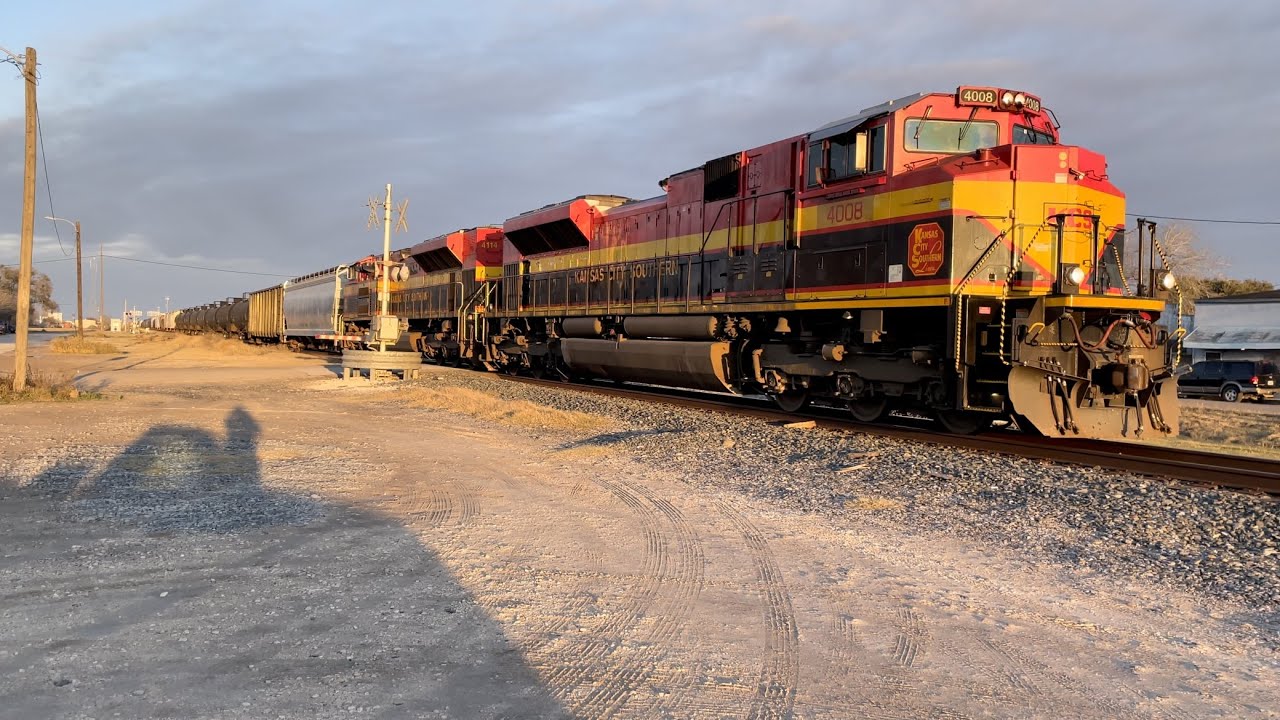 Beautiful KCS 4008 Looks Awesome as It Shines into The Early Morning Sun! - YouTube