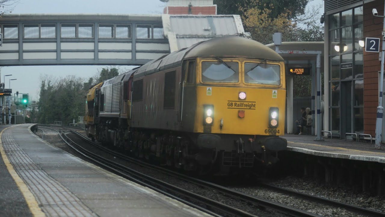 Gbrf 69004/66176 Takes the Rail vac to Hoo junction. @Greenhithe 15/12 ...