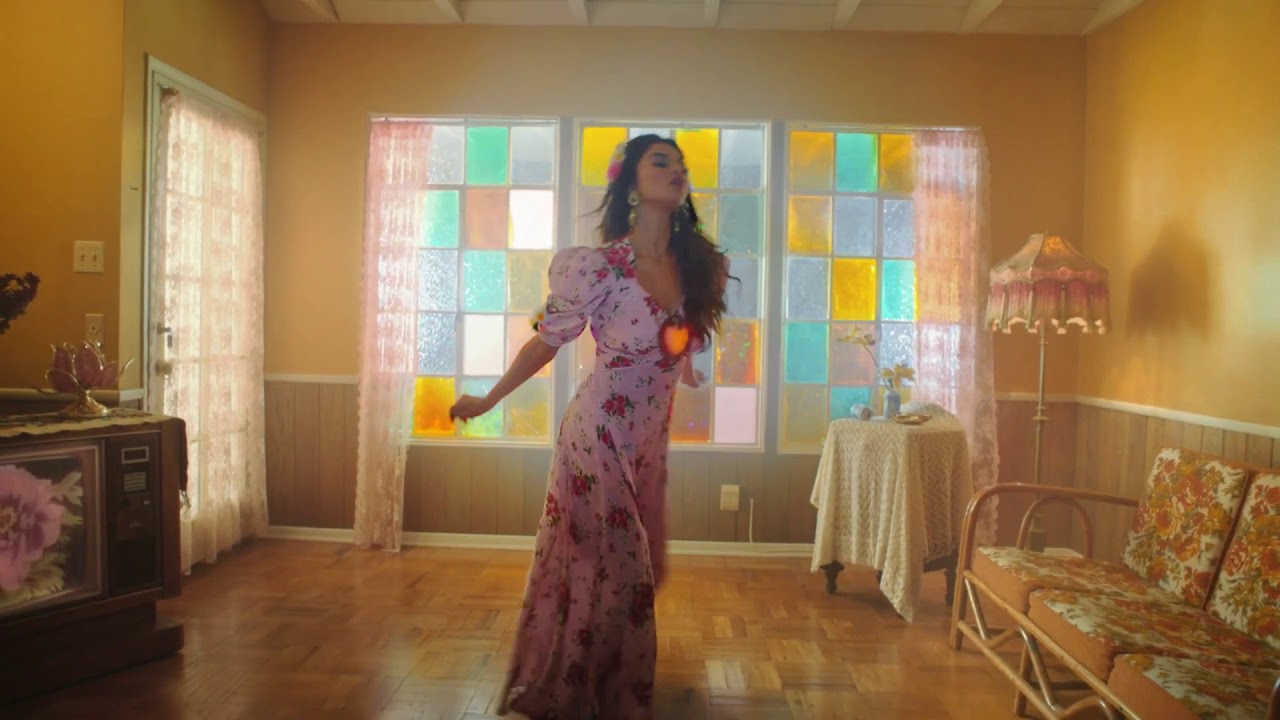 Selena Gomez - De Una Vez (Official Video) - YouTube