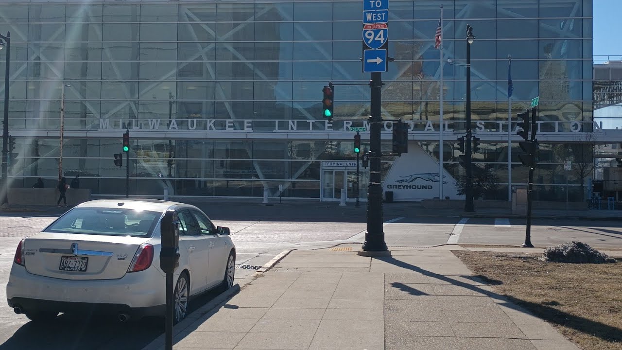 Milwaukee Intermodal Station Bus Action! - YouTube