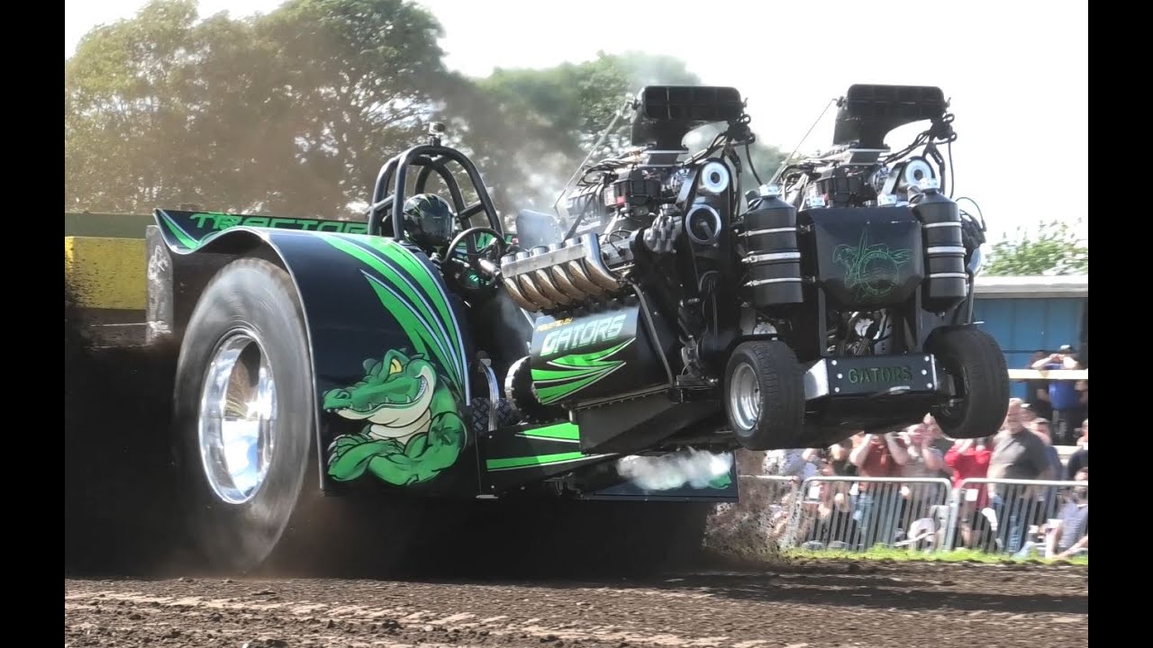 Light modified tractorpulling action from DM Hobro - YouTube