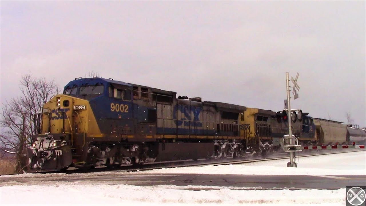 CSX Dash 9 Leaders - YouTube