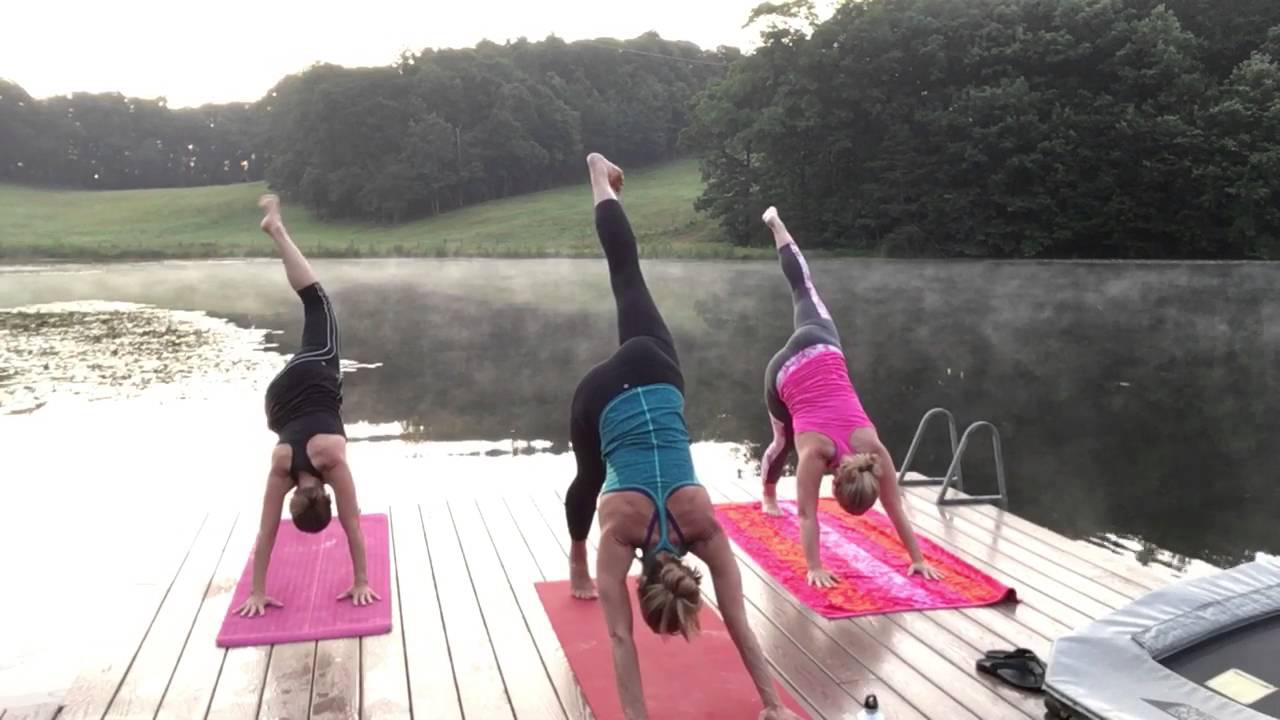 Rise & Shine 10 minute energizing morning yoga - YouTube