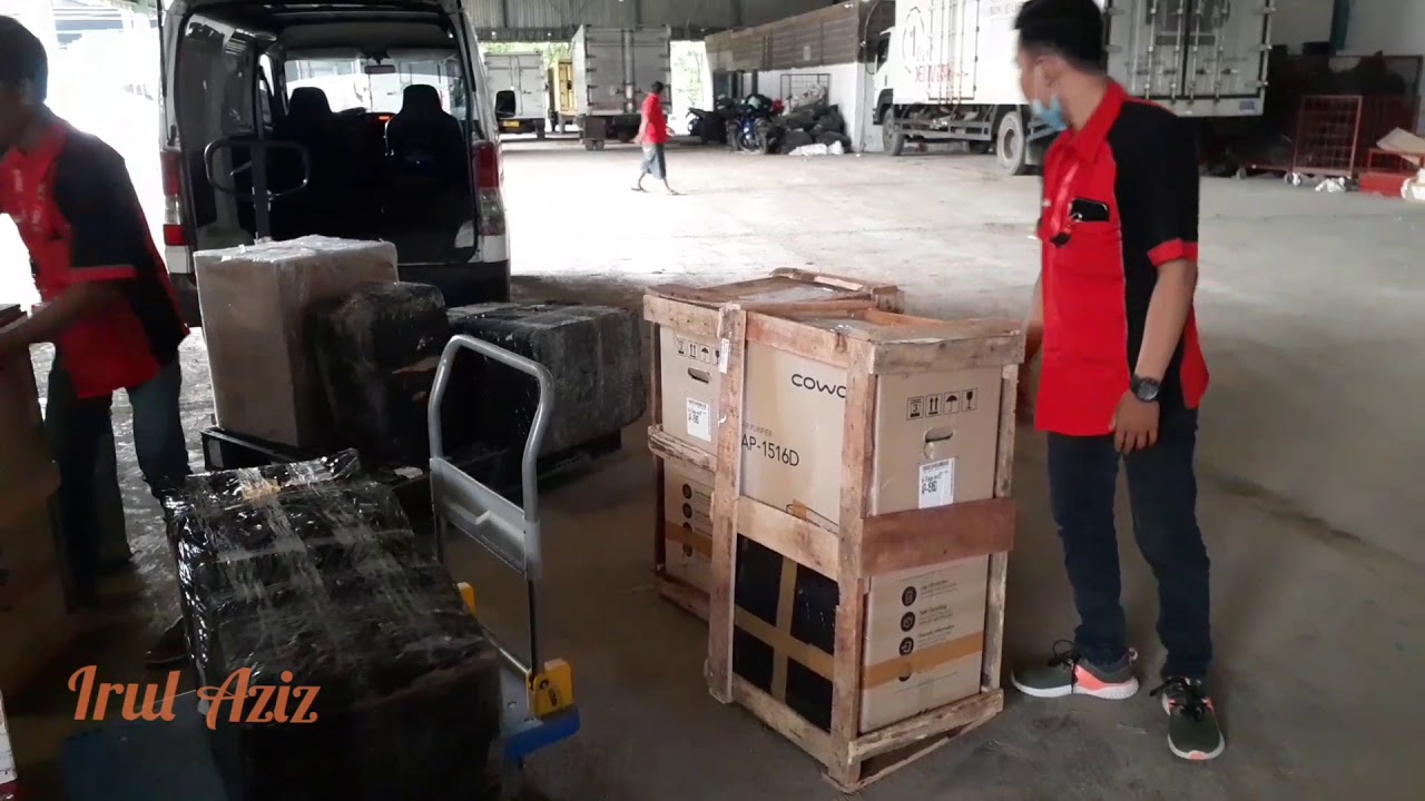 Proses Sortir Muat Barang Paket Exspres - YouTube