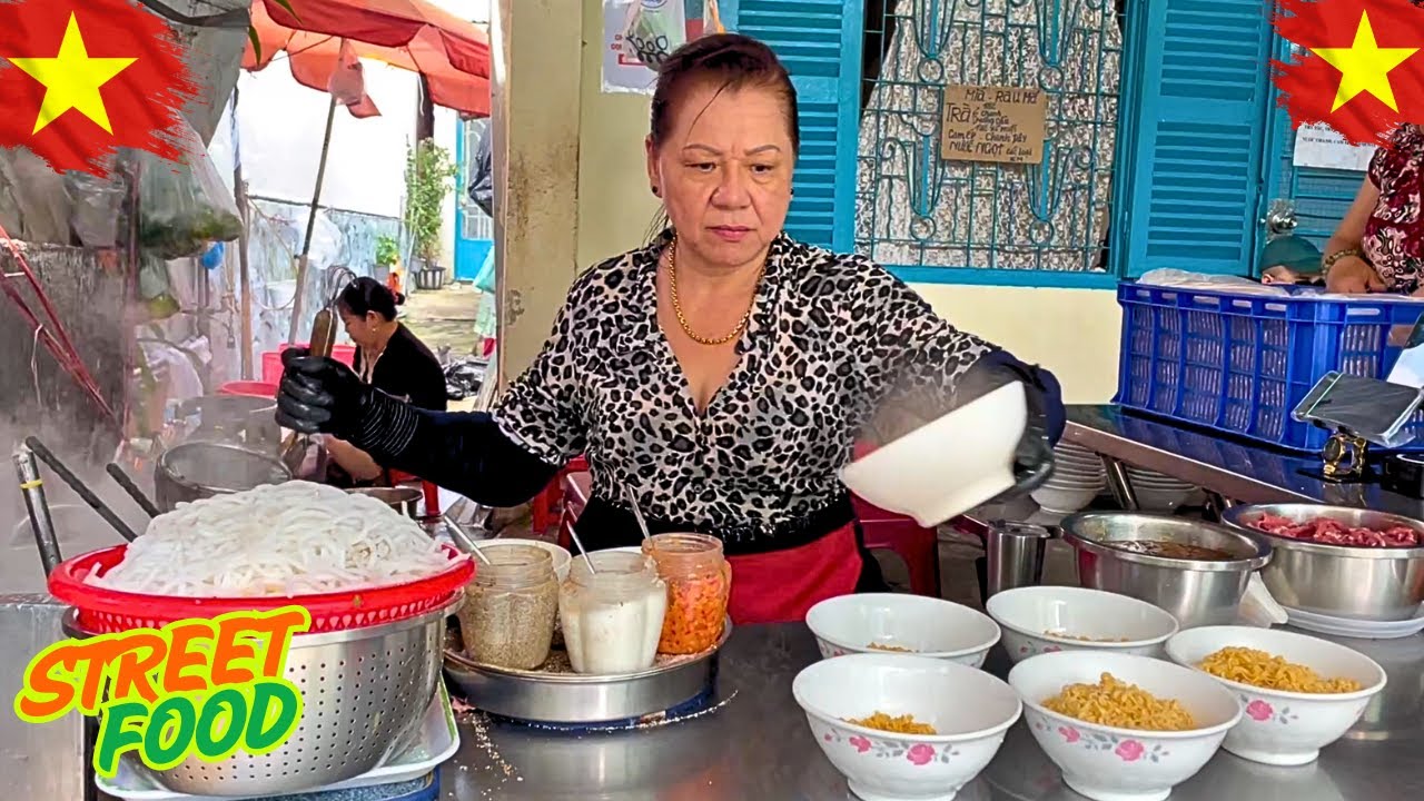 Irresistible! The noodle shop is crowded, the owner works tirelessly ...