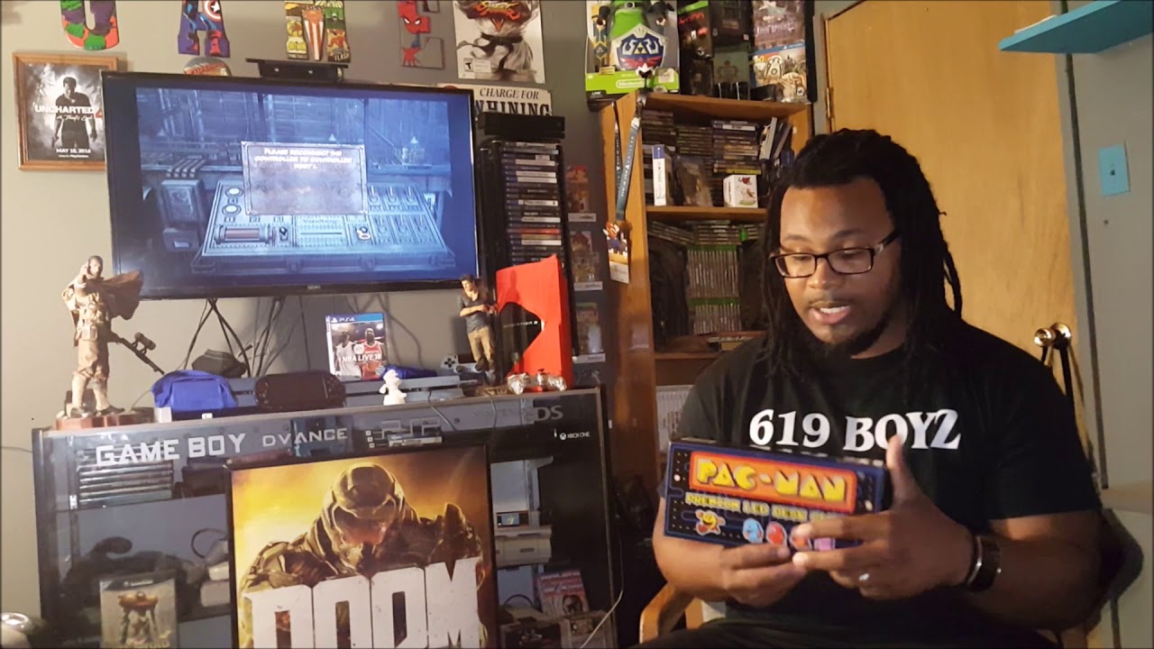 Pac Man Desk Clock Unboxing - YouTube