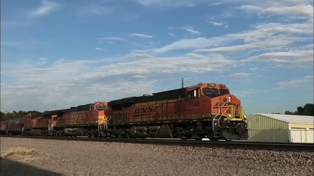 BNSF 7148 West in Emporia, KS 7/11/22 - YouTube