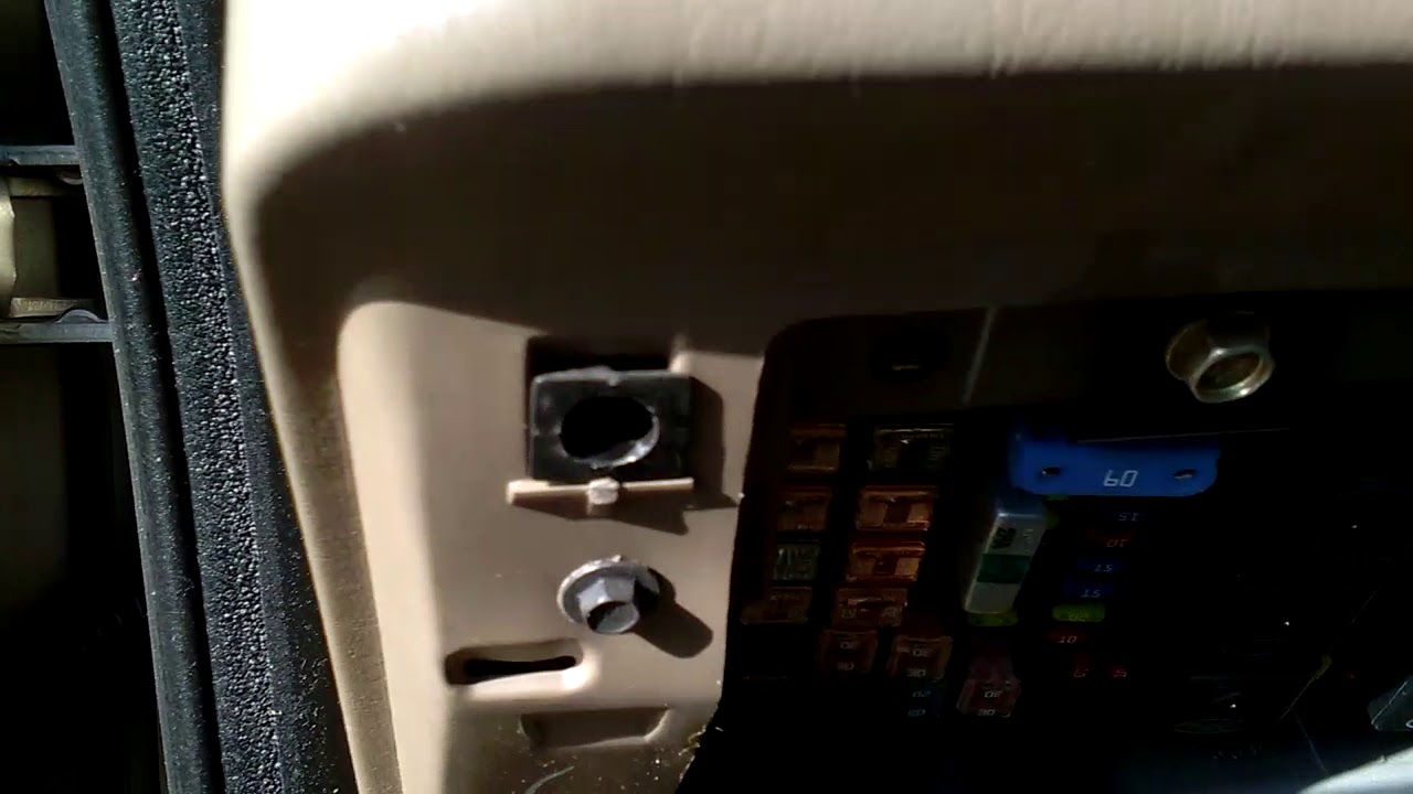 Ford tritón 2003 cambio de relay de arranque - YouTube