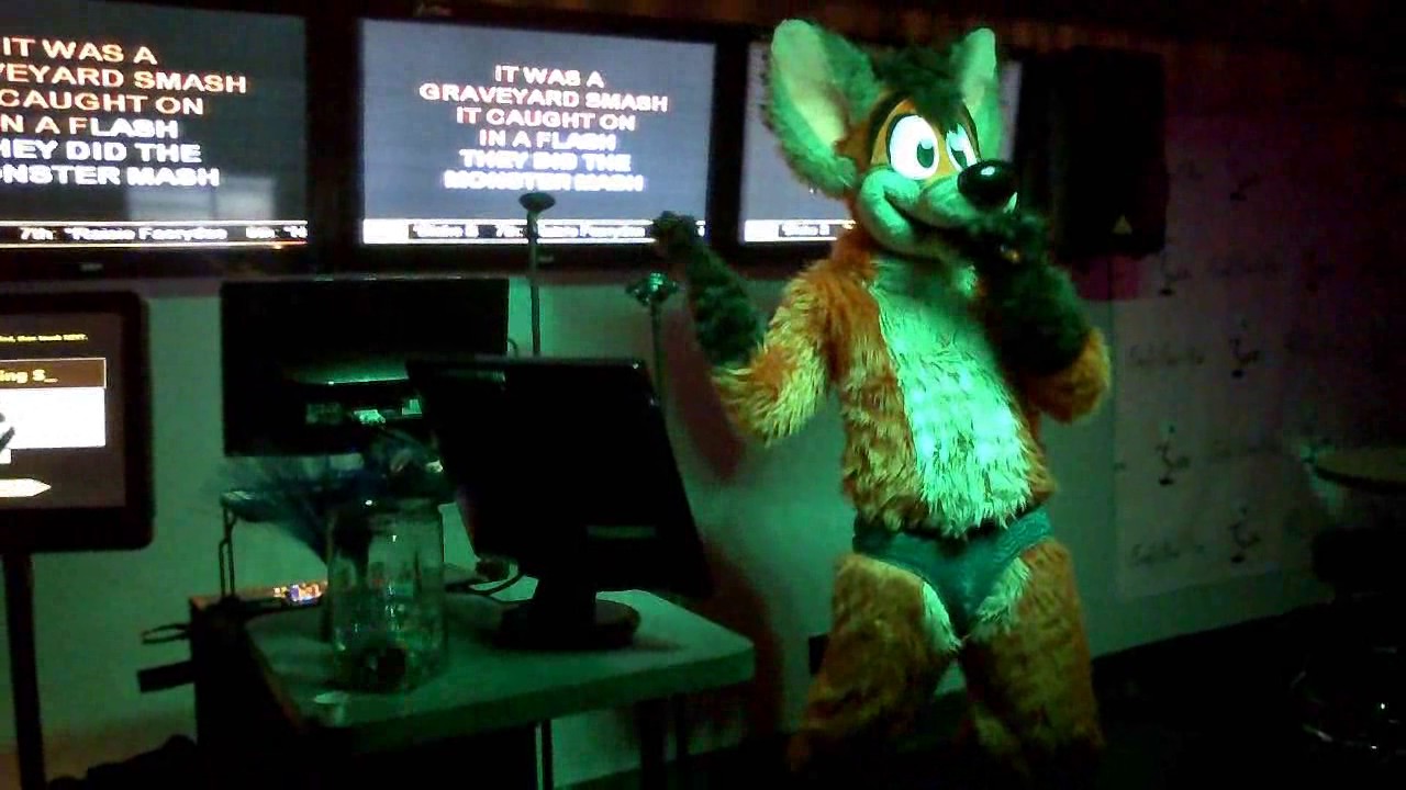 SCRUFFY SINGS: Monster Mash - YouTube