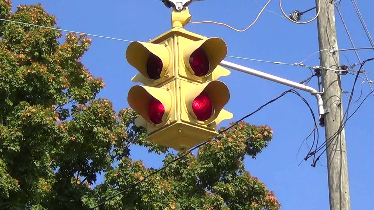 Crouse-hinds DT 4-way Double Beacon - YouTube