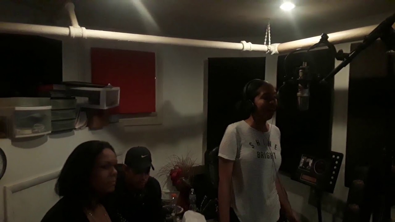 Amanda Crespo grabando coros para nuevo CD de Karina Burgos. - YouTube