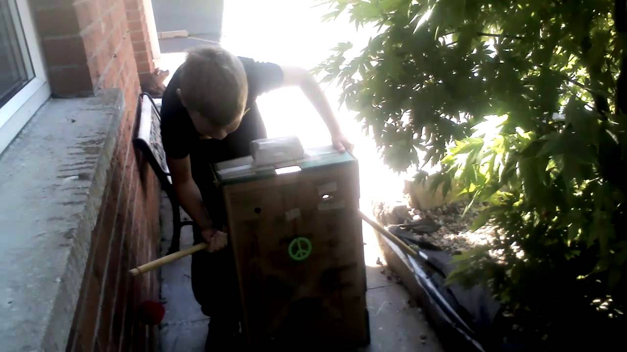 Stabby stabby - YouTube