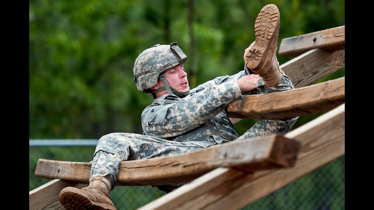 Air Assault School | Day Zero Obstacle Course - YouTube
