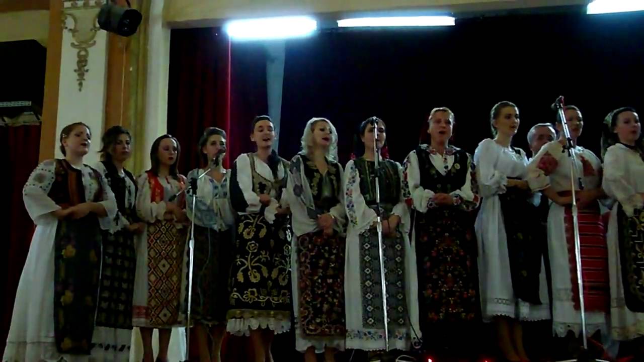 527.Grup de colindatori ai clasei de canto popular ai prof.Ana Pacatius ...