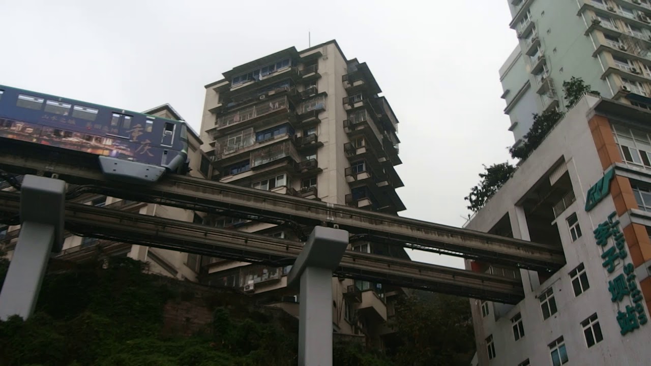 Chongqing métro monorail ligne 2 station Li Zi Ba (Chine) 14 03 19 重庆地铁 ...