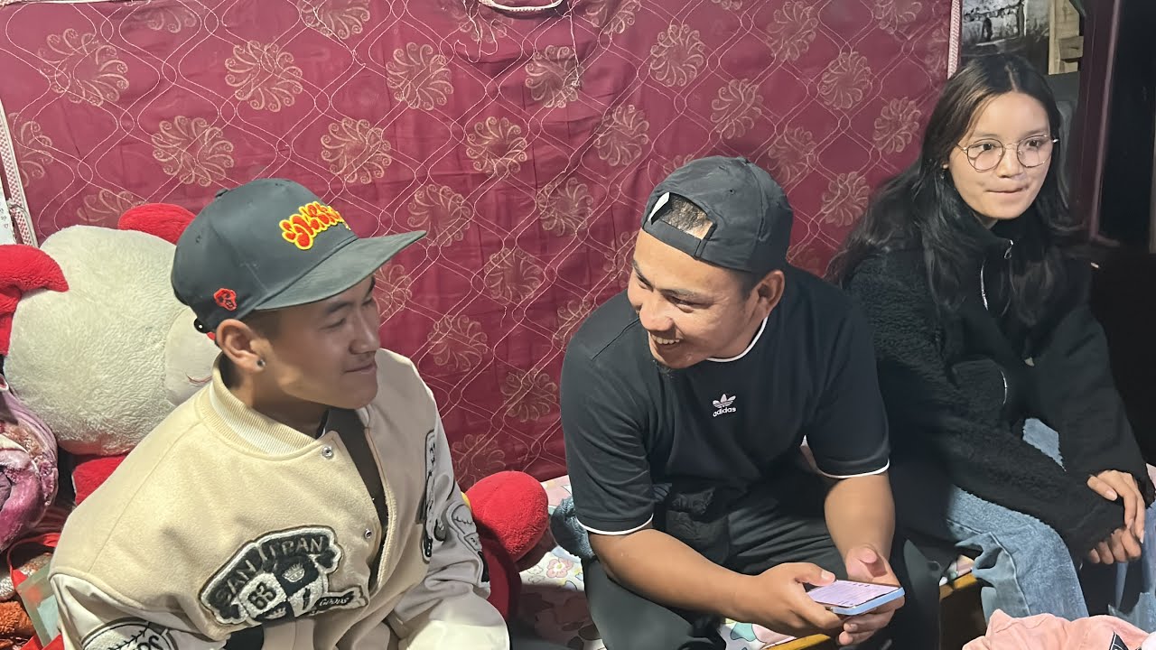 Hamro ghar ma ko aaiyo😀Baba lay paisa diyo - YouTube