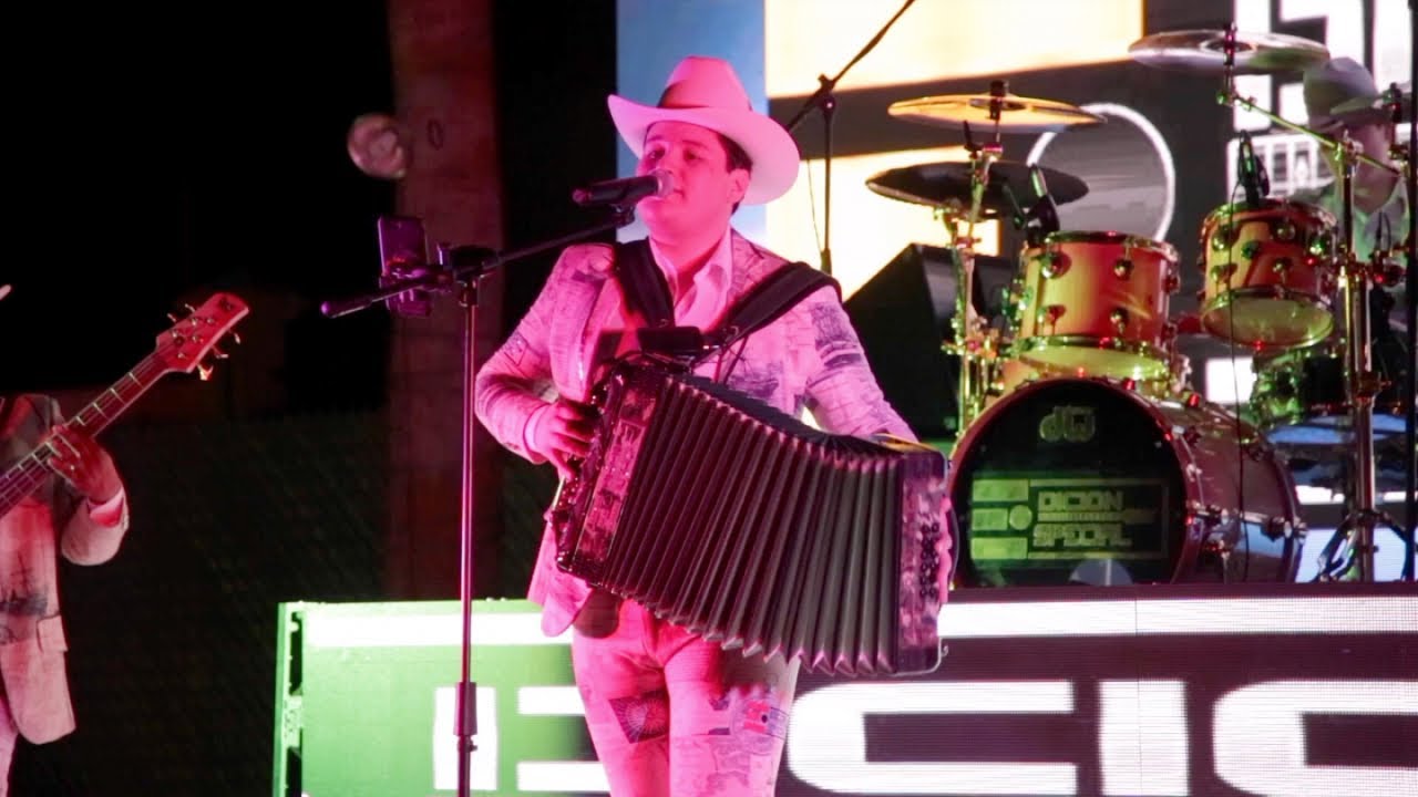 Edicion Especial - Perfecta (En Vivo) 2019 - YouTube